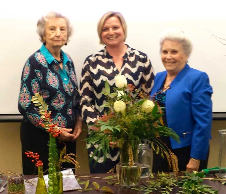 Extension agent presents on arrangements - Farmville | Farmville