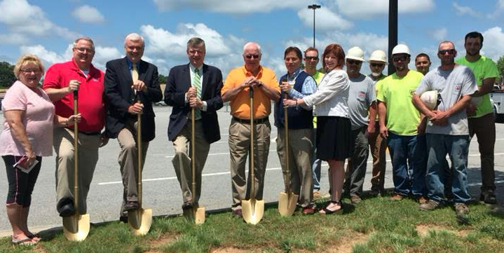 Gas station breaks ground | The Farmville Herald