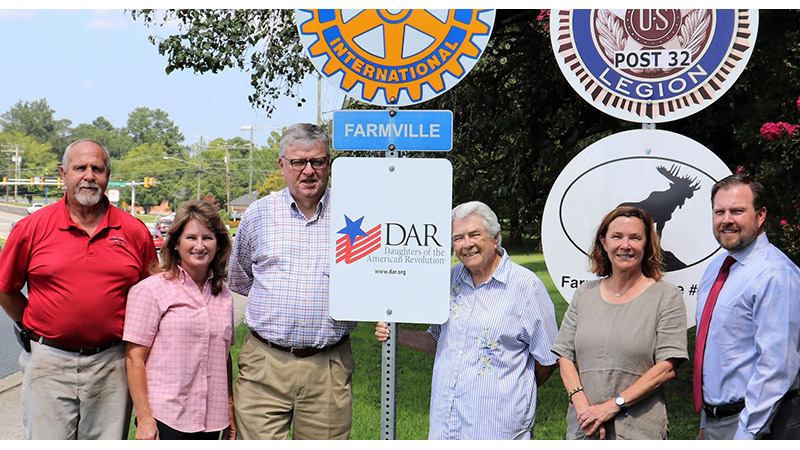 DAR erects signs at town entrances | The Farmville Herald