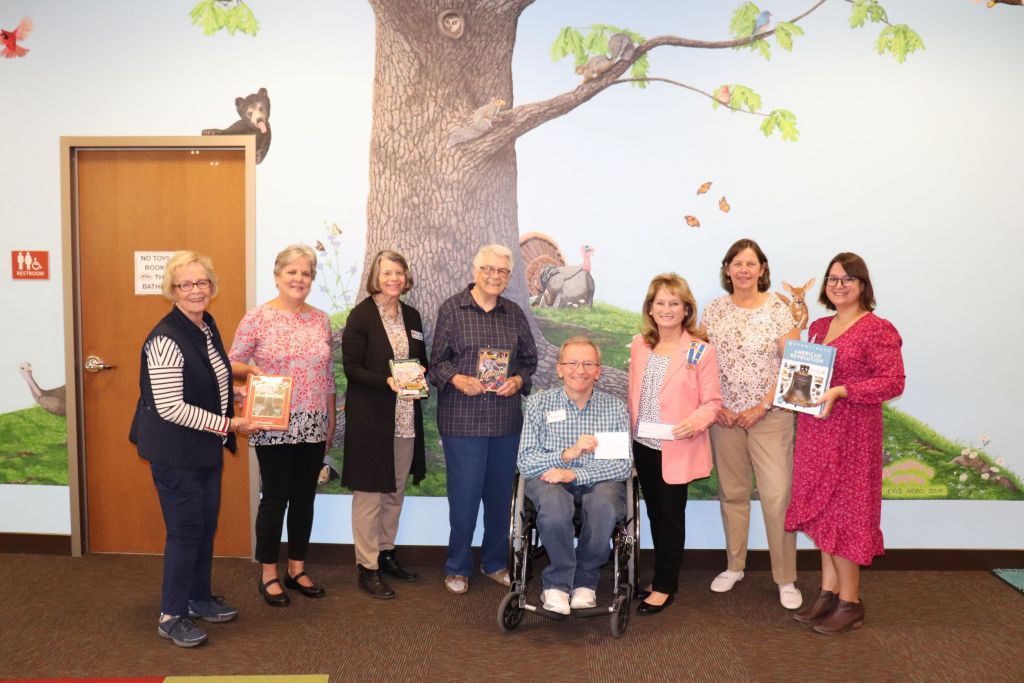 DAR chapter helps history come alive for students - Farmville | Farmville